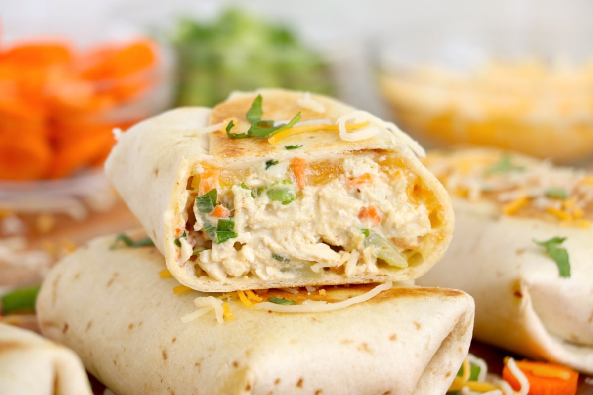 Receita de Wrap de frango desfiado com queijo - Quero Receita